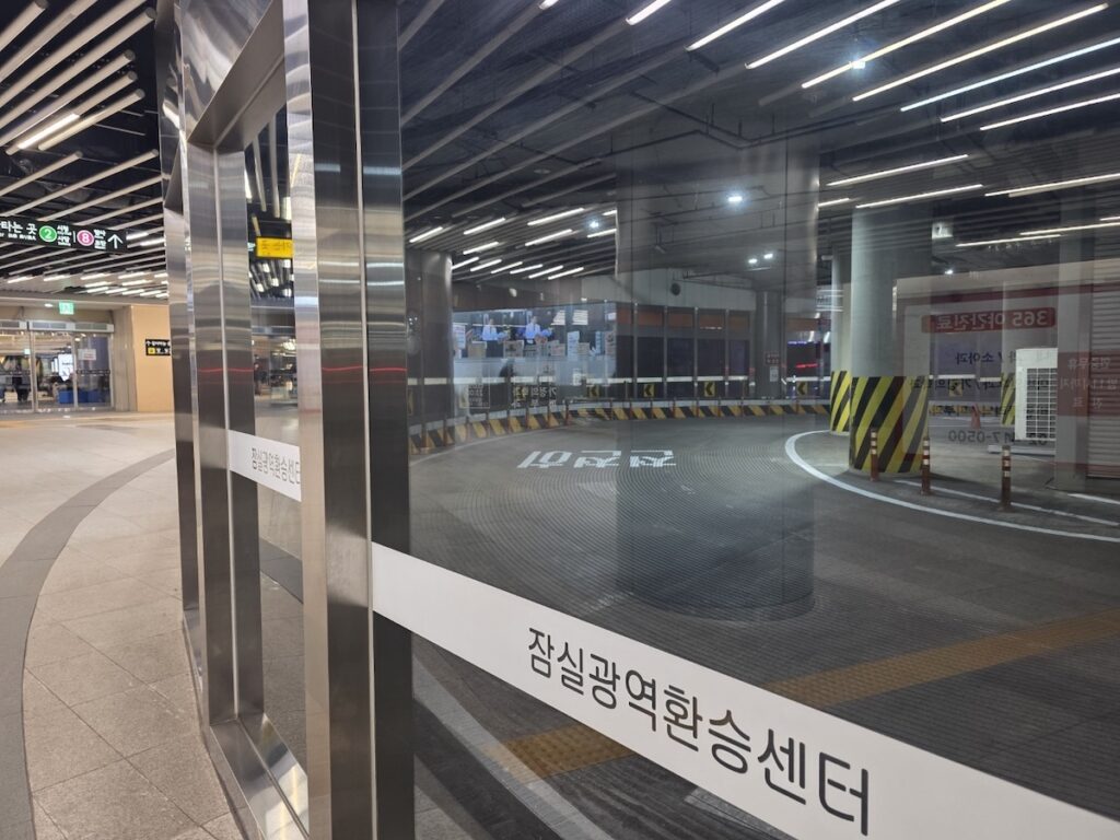 Jamsil Station Transfer Guide: Subway Line 8 & Bus Center (2026)