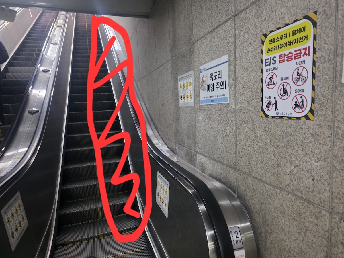 Korea Subway Escalator: Why You Shouldn't Stand on the Left