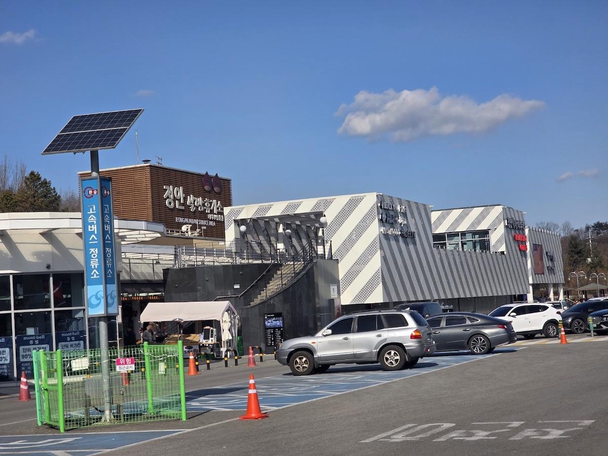 Korean Highway Rest Area: Survival Guide & 5 Must-Try Snacks (2026)
