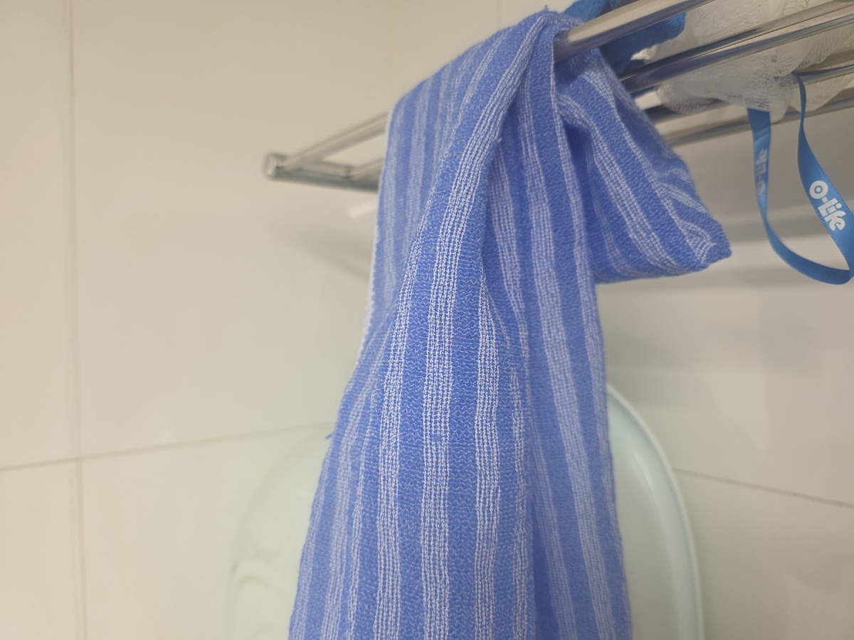 Korean Exfoliating Mitt: The Secret to Celebrity "Glass Skin" at Home